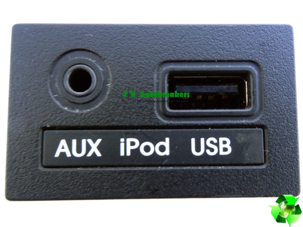Hyundai i20 USB AUX Ipod Socket Port 96120-1J900 Genuine