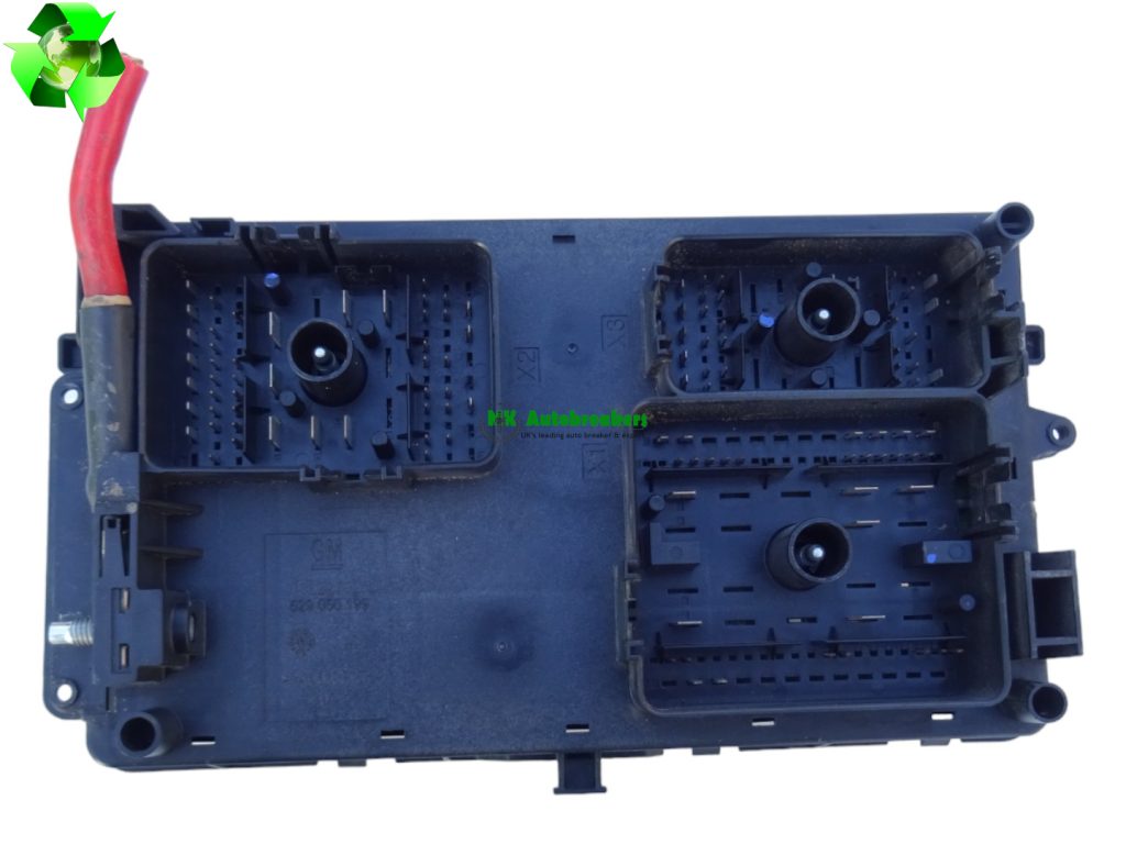 Chevrolet Orlando Engine Bay Fuse Box 13222782 Genuine 2013