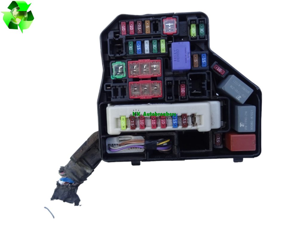 Toyota Yaris Fuse Box 827410D070 Genuine 2014